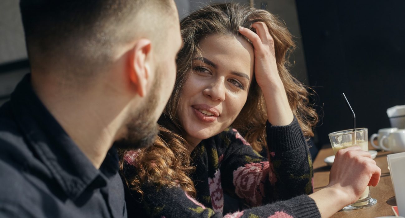 10 Conversation Hooks That Spark Instant Attraction With Women ...